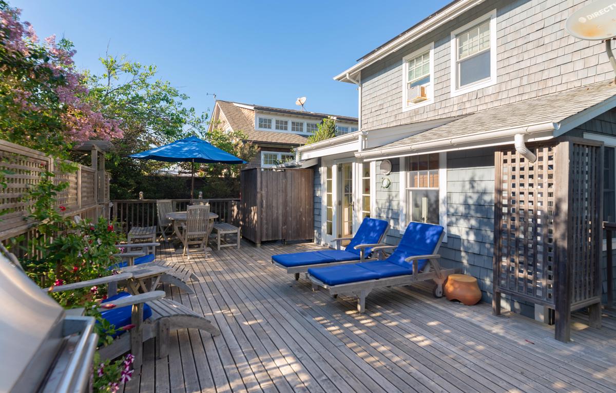 CHARMING CLASSIC BEACH HOUSE | New York Luxury Homes | Mansions For ...