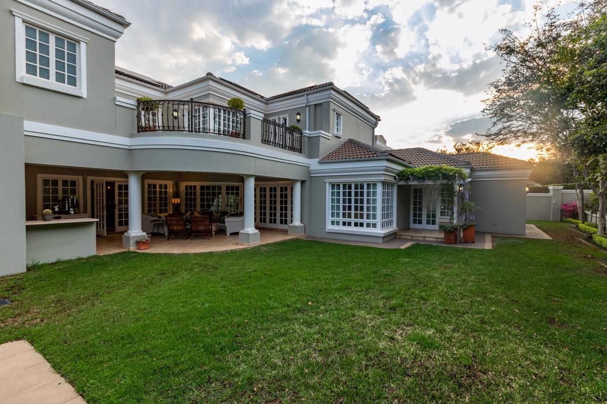 MAGNIFICENT HOME IN EXCLUSIVE FERNBROOK ESTATE | South Africa Luxury ...