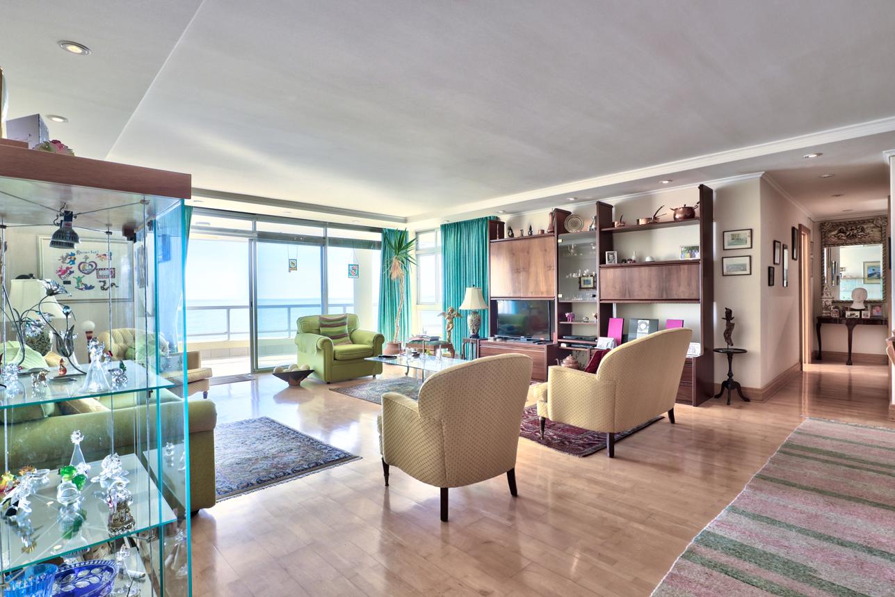 FULLY FRONT-FACING APARTMENT ON BEACH ROAD | South Africa Luxury Homes ...