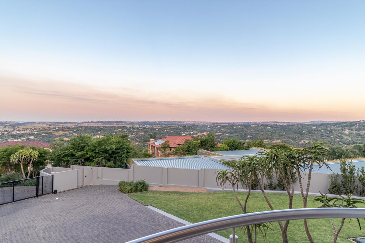 SECLUDED SOPHISTICATION AT THE HEART OF FEATHERBROOKE ESTATE | South ...