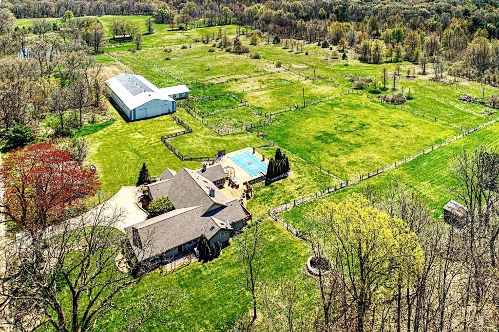 SPECTACULAR 30 ACRE PROPERTY | Michigan Luxury Homes | Mansions For ...