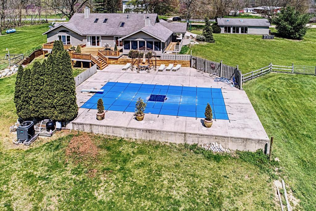 SPECTACULAR 30 ACRE PROPERTY | Michigan Luxury Homes | Mansions For ...