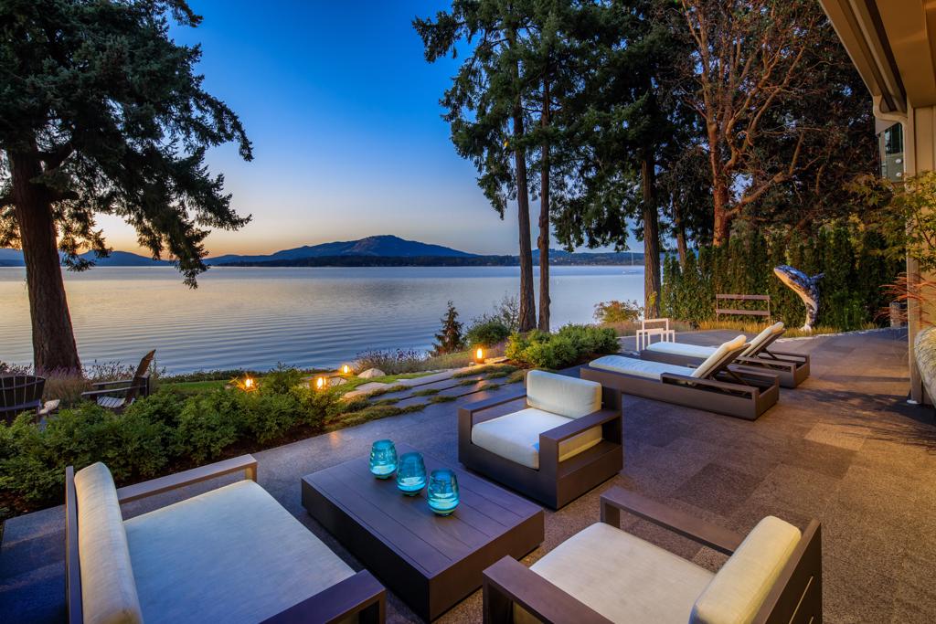 STUNNING WATERFRONT HOME IN CANADA | British Columbia Luxury Homes ...