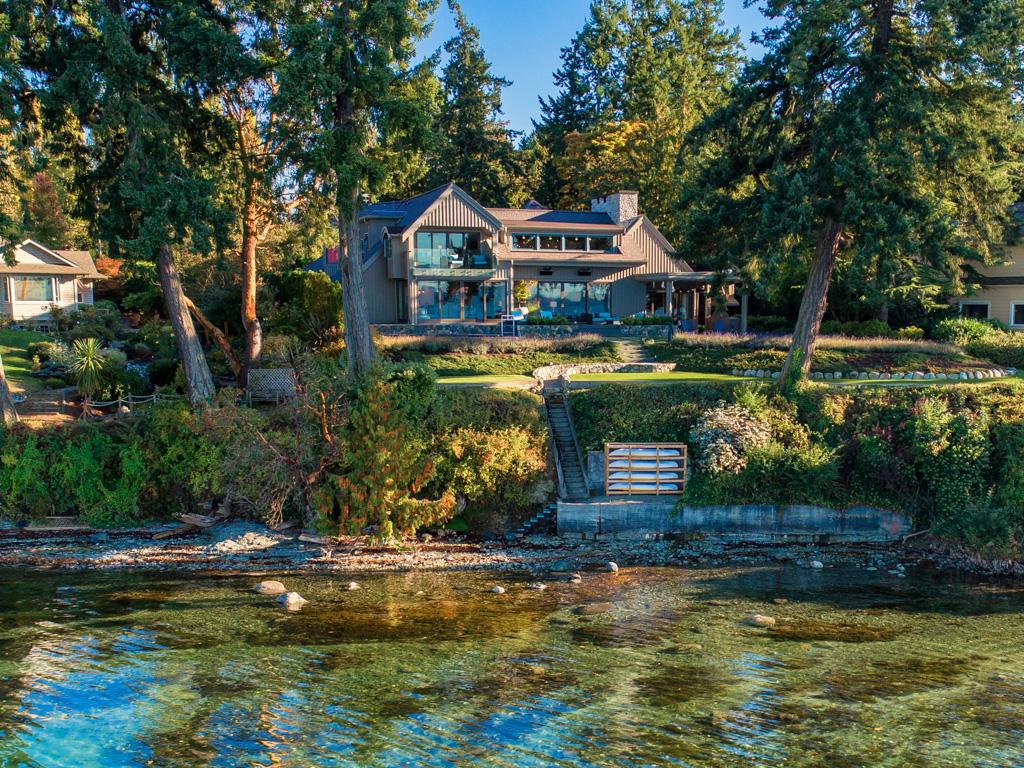 STUNNING WATERFRONT HOME IN CANADA | British Columbia Luxury Homes ...