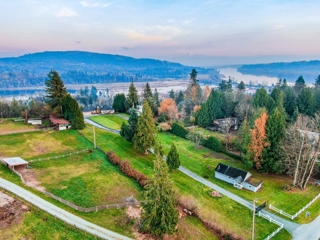 Picturesque Estate With Unparalleled Mountain And Water Views - 9950 ...