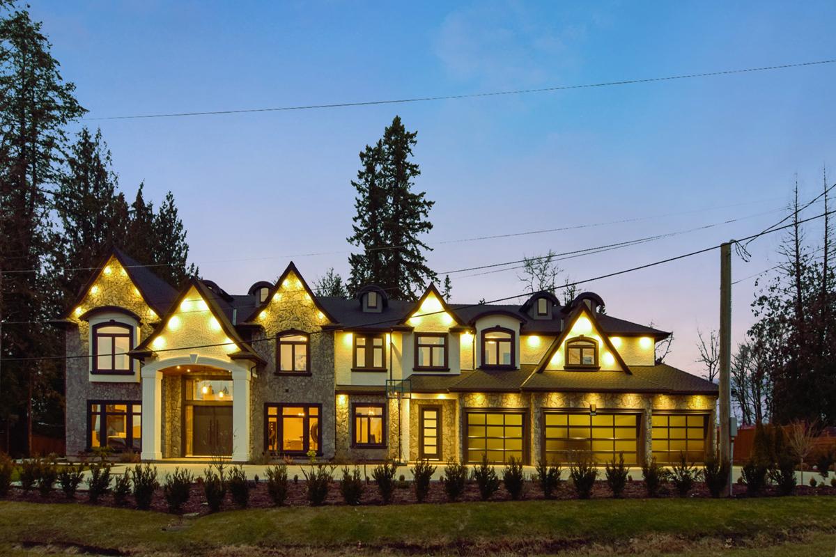 STUNNING ONE-ACRE HOME | British Columbia Luxury Homes | Mansions For ...