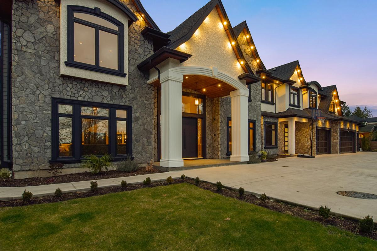 STUNNING ONE-ACRE HOME | British Columbia Luxury Homes | Mansions For ...