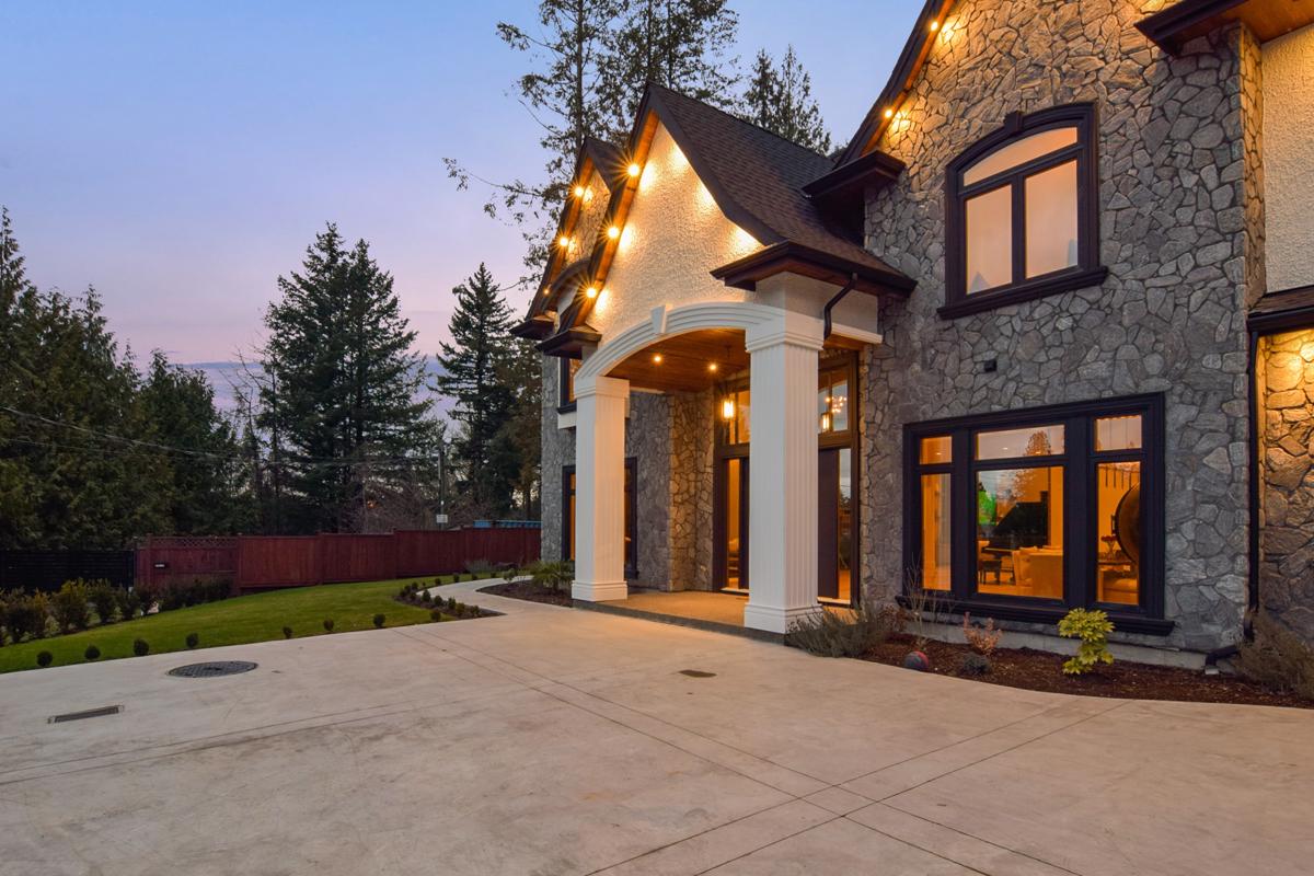 STUNNING ONE-ACRE HOME | British Columbia Luxury Homes | Mansions For ...