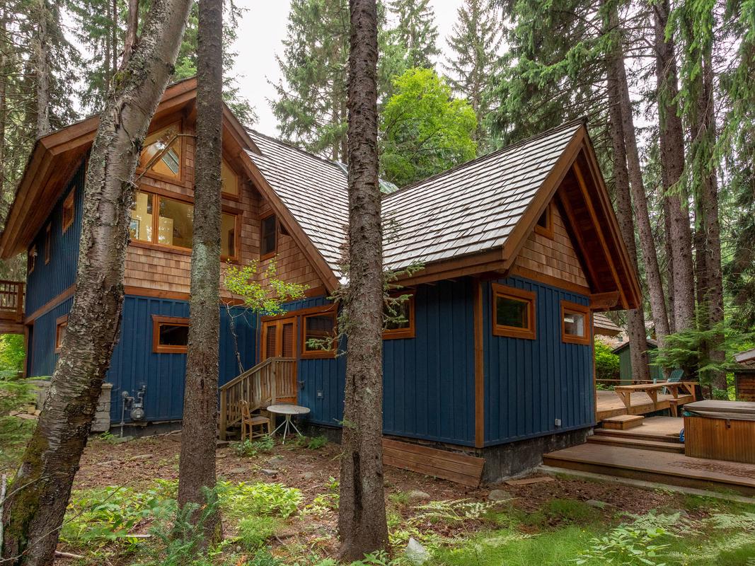 PRIVATE MOUNTAIN CABIN | British Columbia Luxury Homes | Mansions For ...