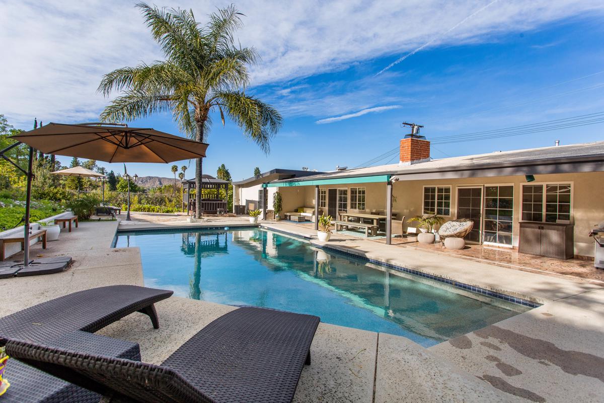 BEAUTIFUL SINGLE STORY POOL HOME | California Luxury Homes | Mansions ...